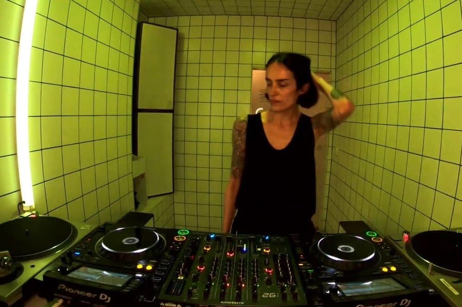 骗子女人安娜德尔维与名人她愚弄-下一个奢侈品 - 伟德电子官网